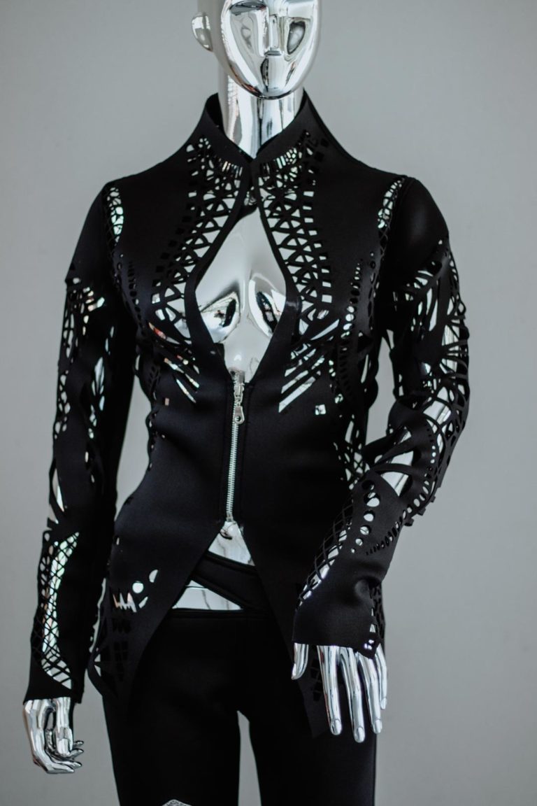 Laser-cut jacket - Yihan Brönn Jewellery